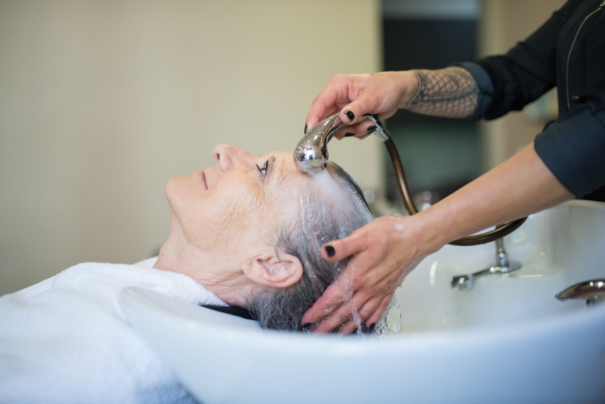 La importancia de lavar el pelo - ragosalud.com